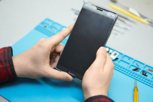 How to Fix iPhone Screen Flickering After Being Dropped - Cell N Tech